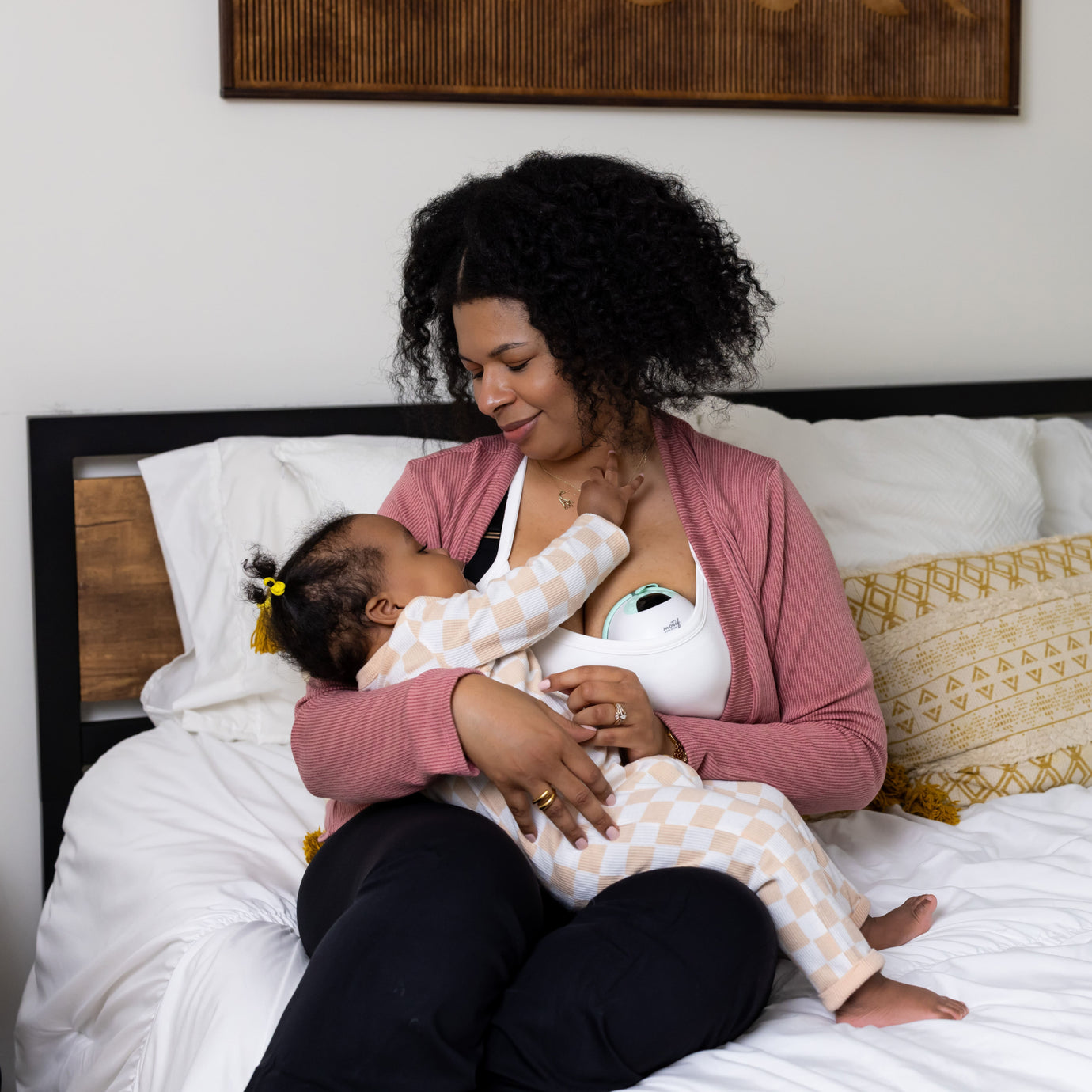 Motif Aura Glow™ Wearable Breast Pump – Storkpump by AdaptHealth